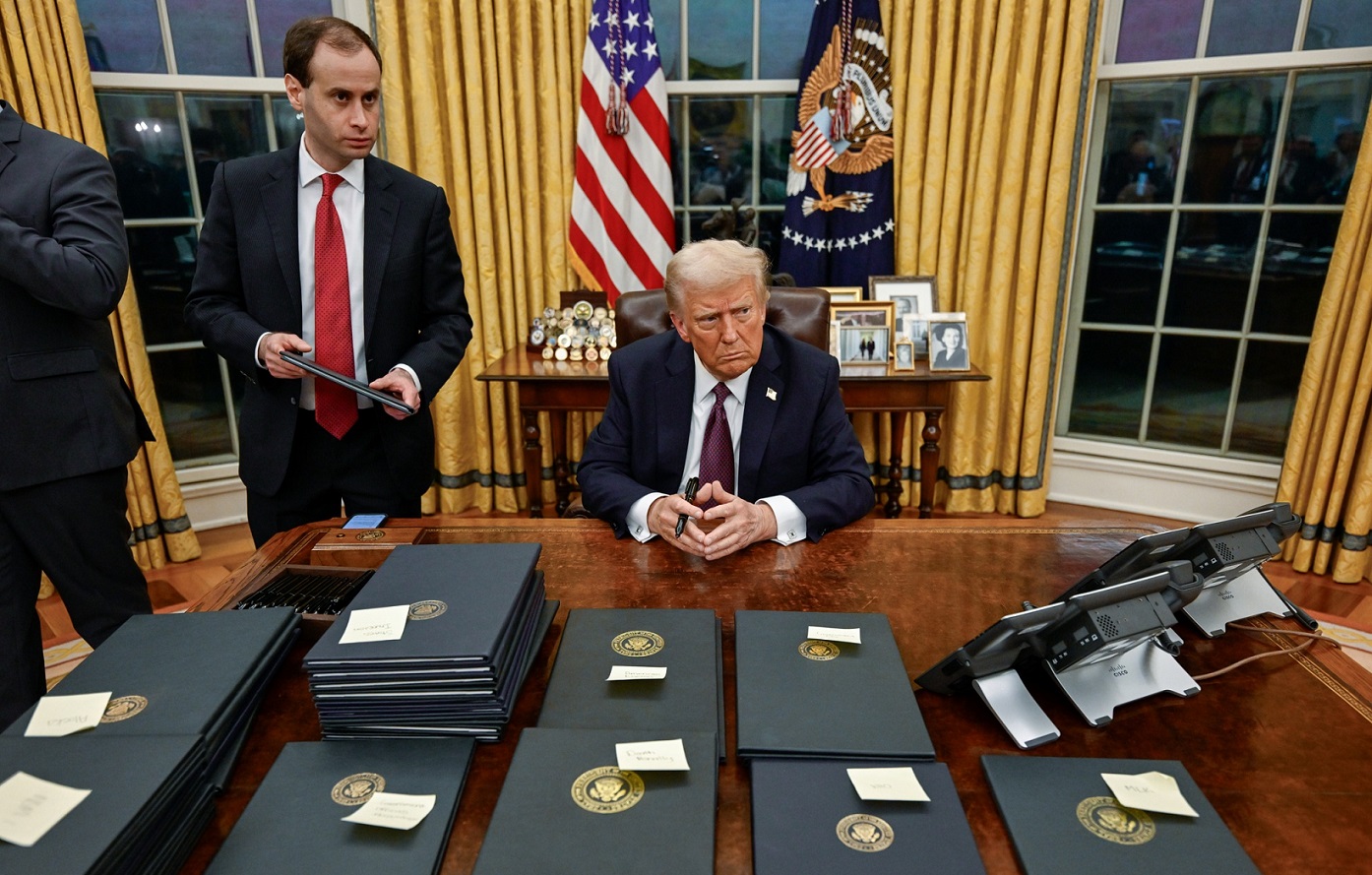 A început marea epurare la Casa Albă: Trump trimite acasă zeci de ...