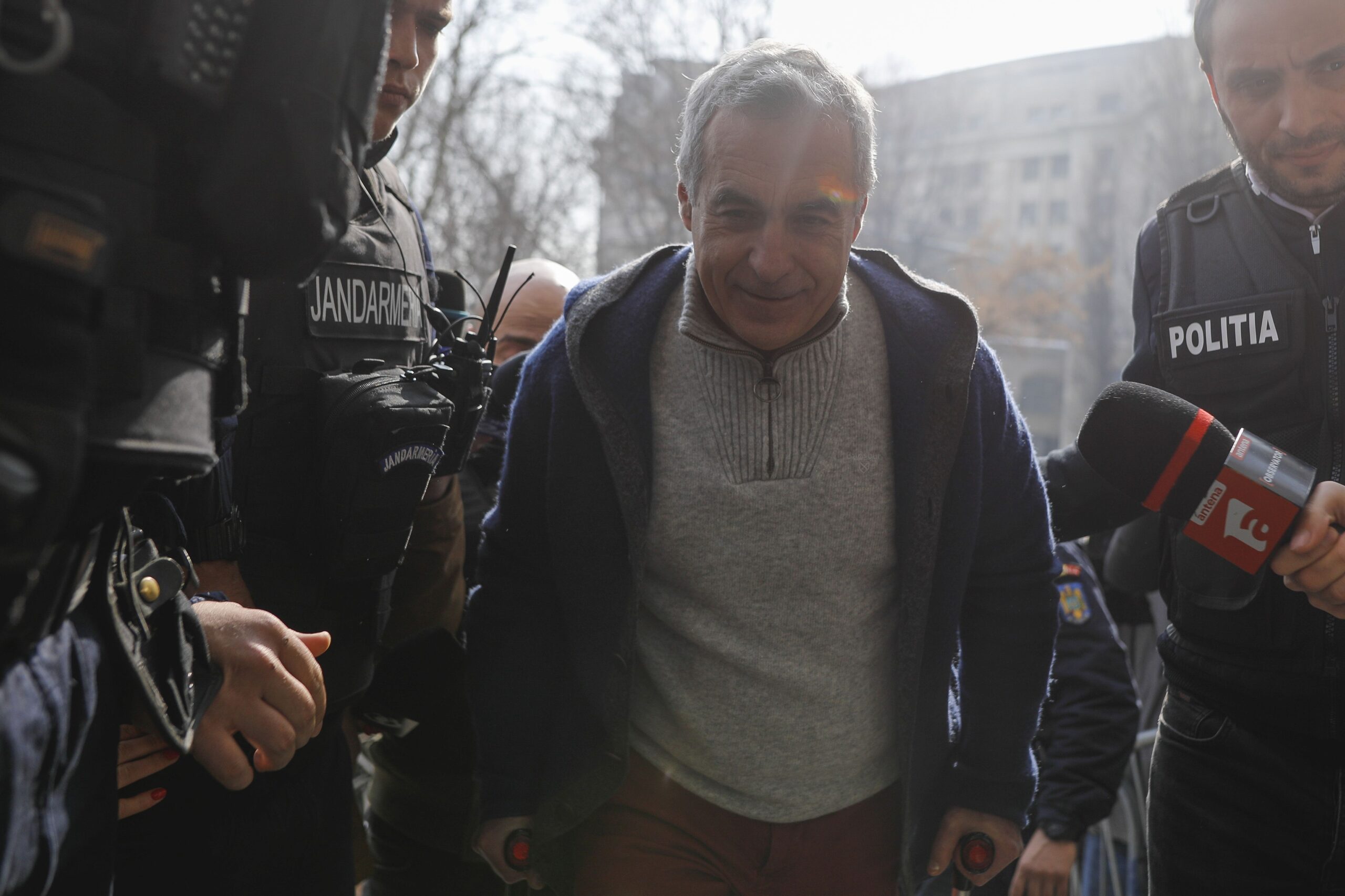 Călin Georgescu este inculpat pentru șase infracțiuni și a fost pus sub control judiciar. A fost ...