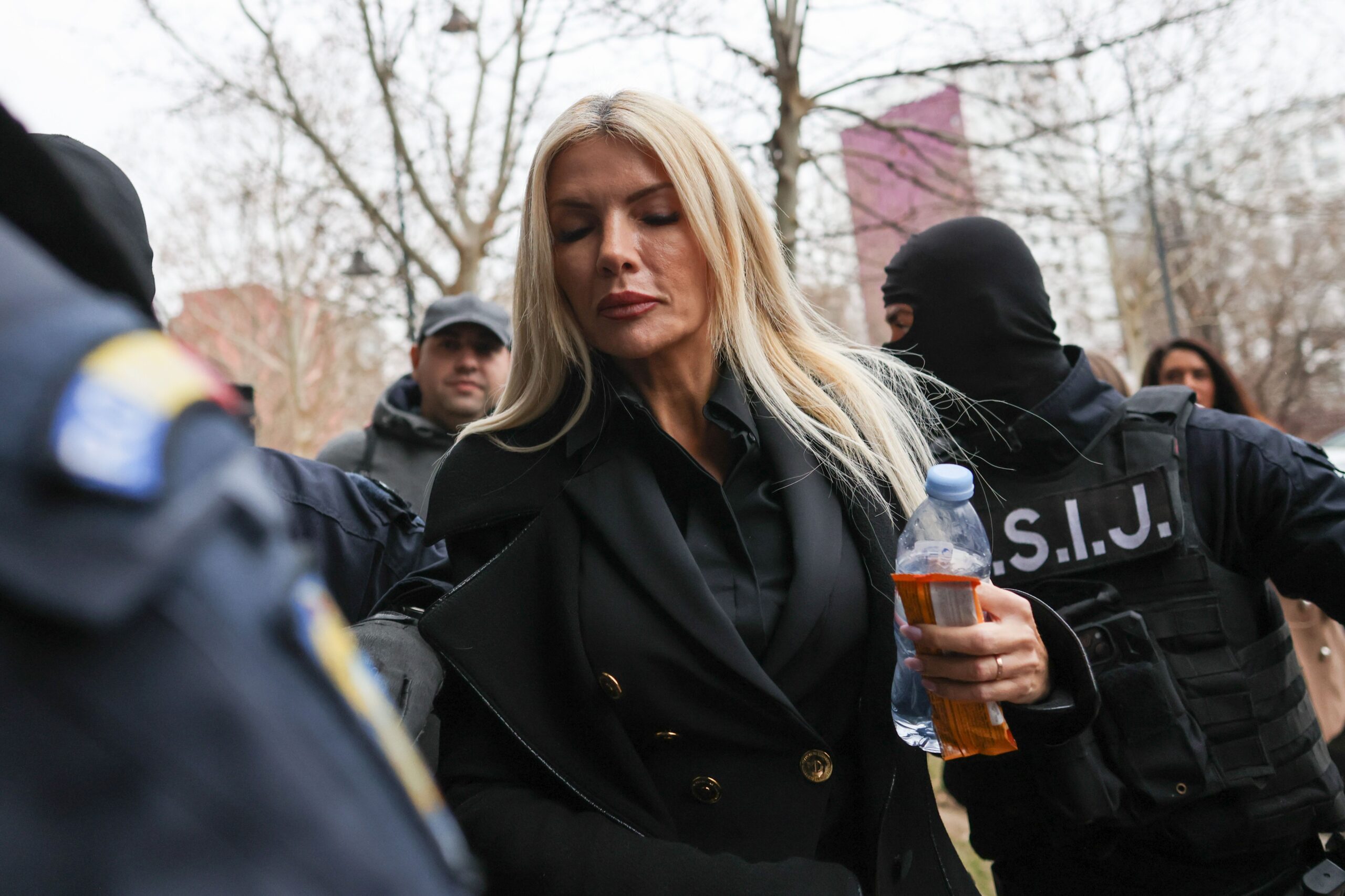 Laura Vicol și Vladimir Ciorbă au fost reținuți, după zeci de ...