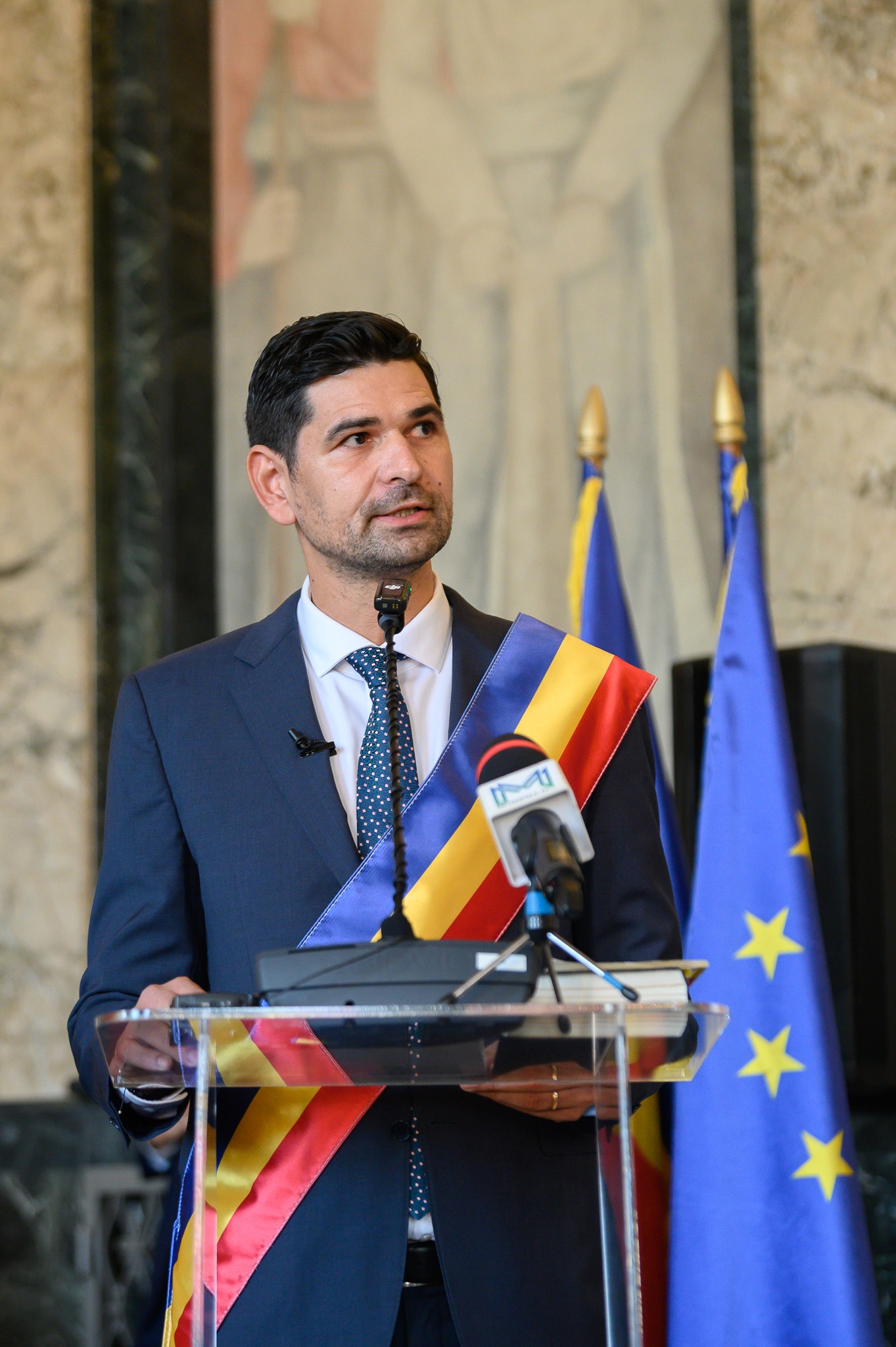 Cine sunt și cât câștigă consilierii personali ai primarului George ...