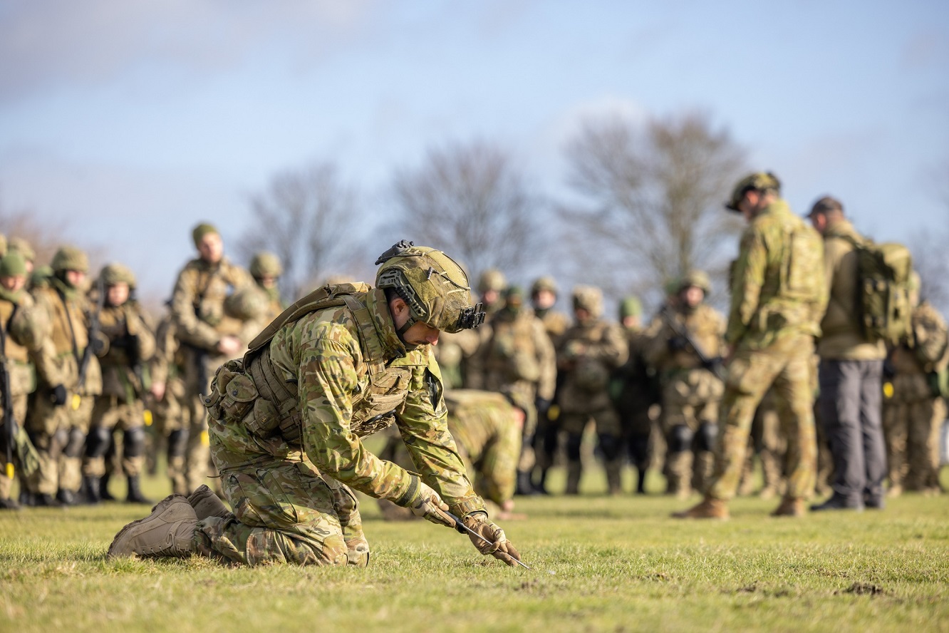 The British Prime Minister is preparing a plan for Trump: 30,000 ...