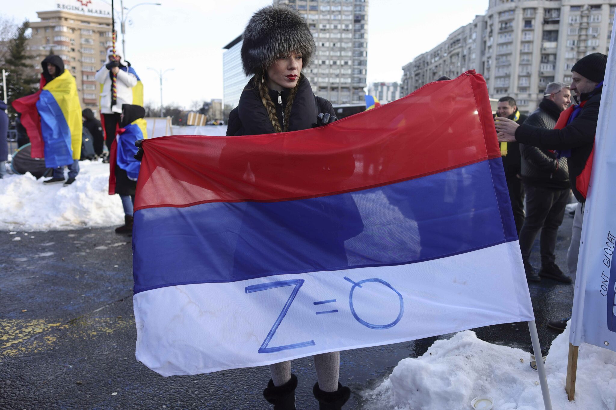 Protest AUR la Piața Victoriei, cu steagurile Rusiei. Se strâng ...