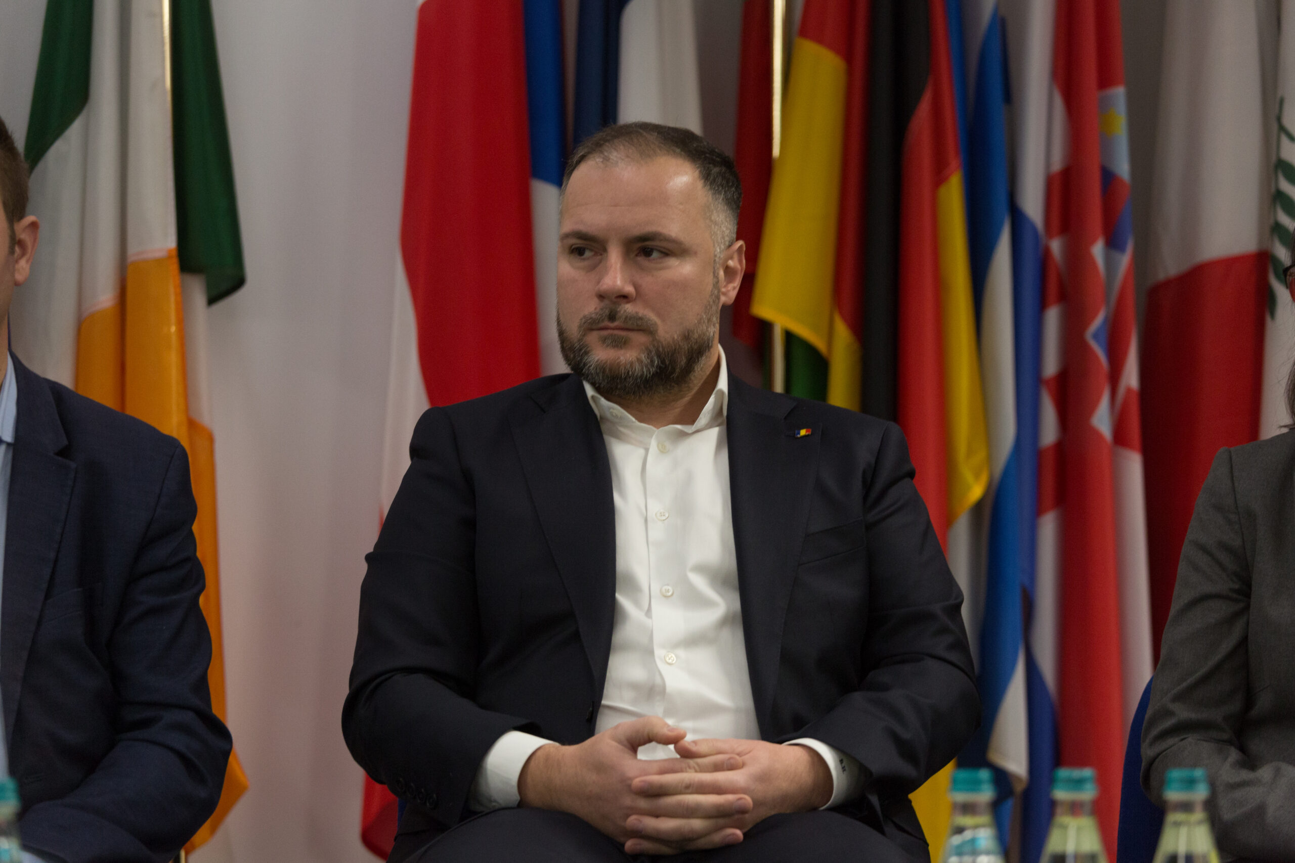 Cine sunt și cât câștigă consilierii personali ai primarului Rareș ...