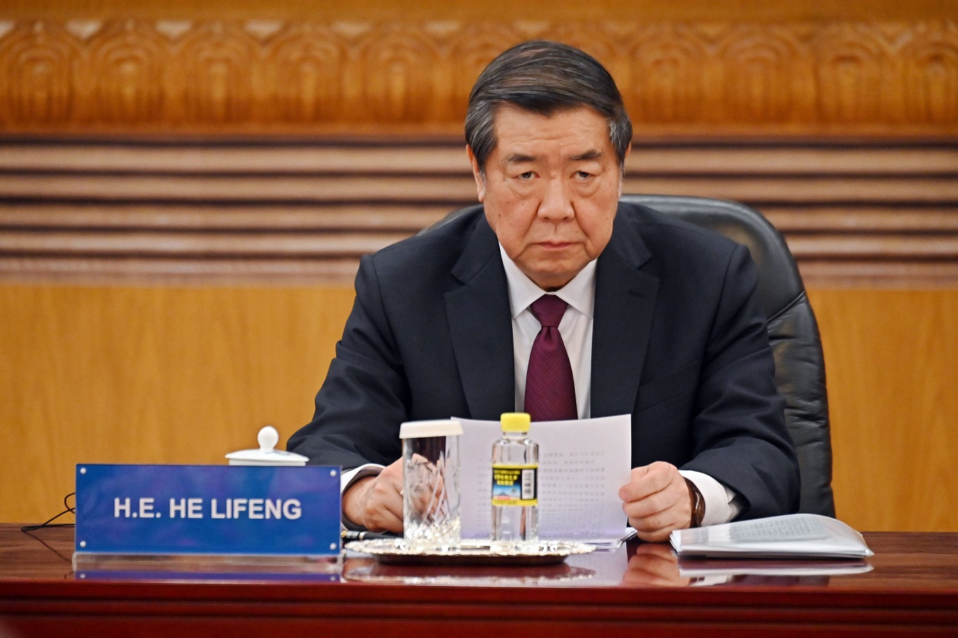Când China se răstește la Trump, vorbește țarul chinez al economiei: Cine este He Lifeng ...