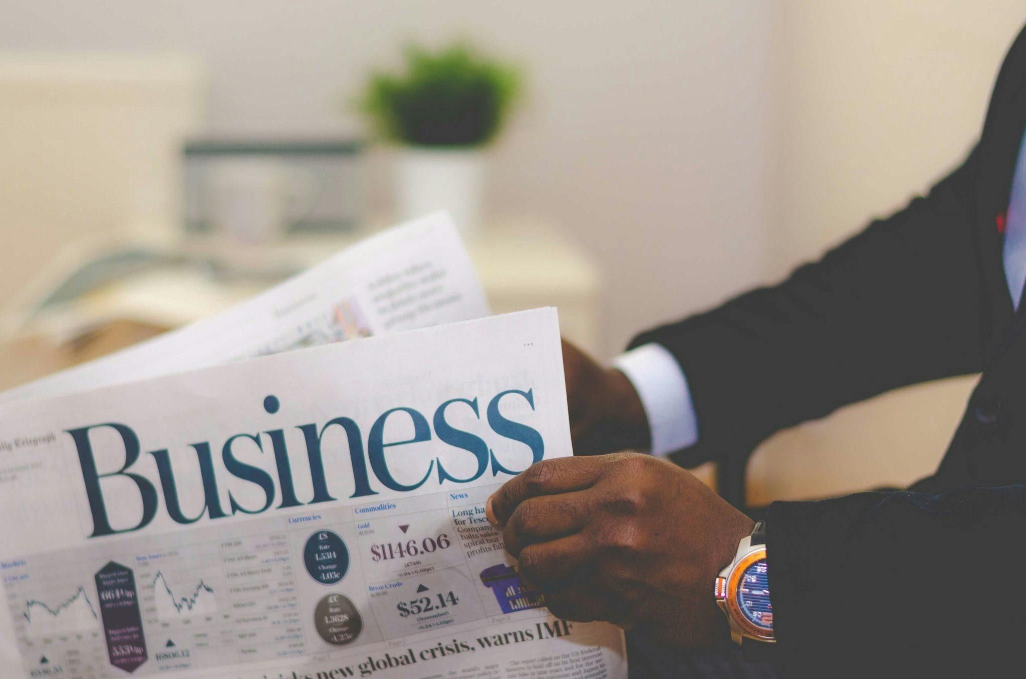 Sondaj AmCham: Investitorii străini amână deciziile mari în România ...