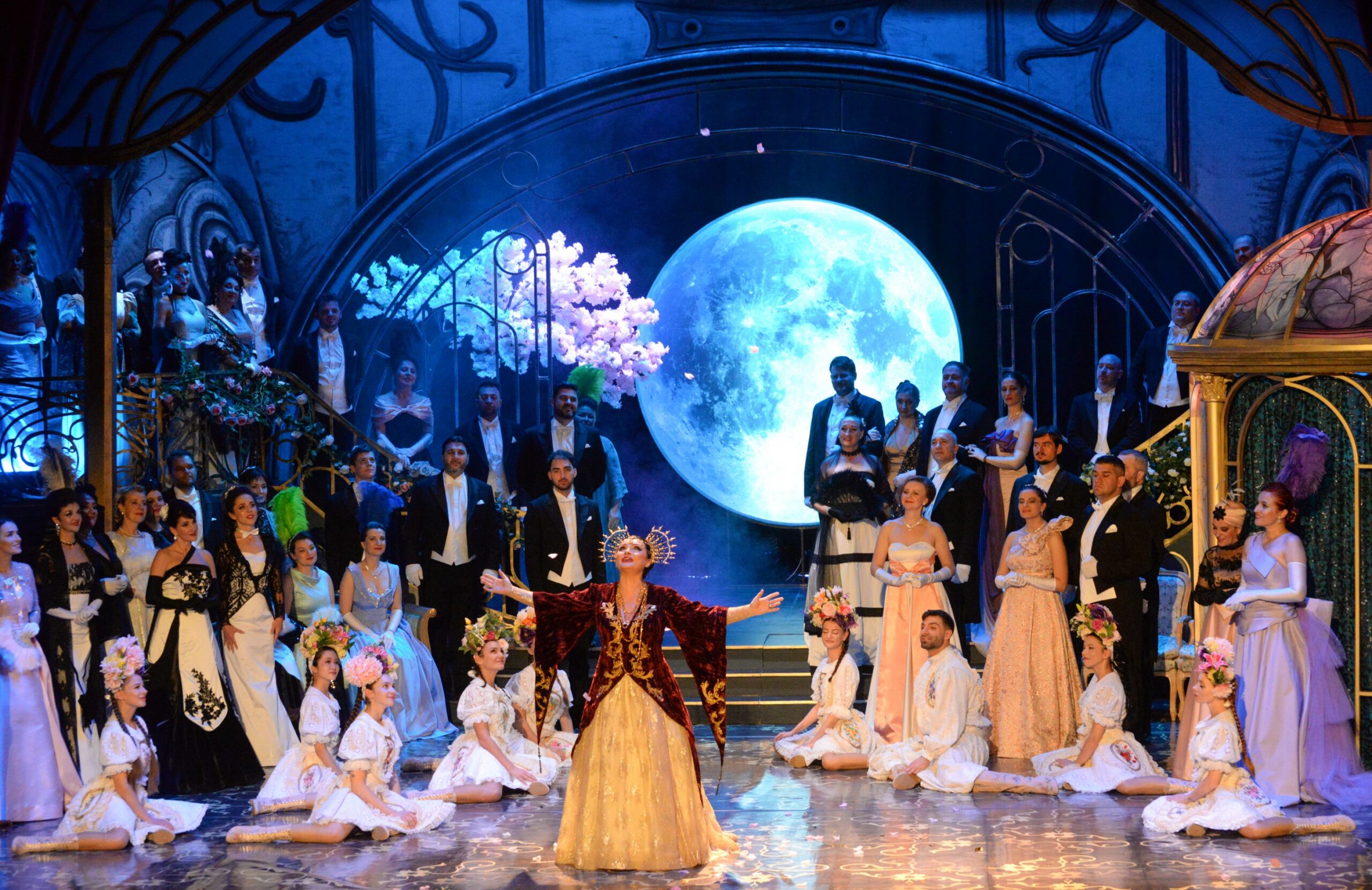 „Văduva Veselă”, un spectacol de Răzvan Mazilu, propunerea Operei din ...