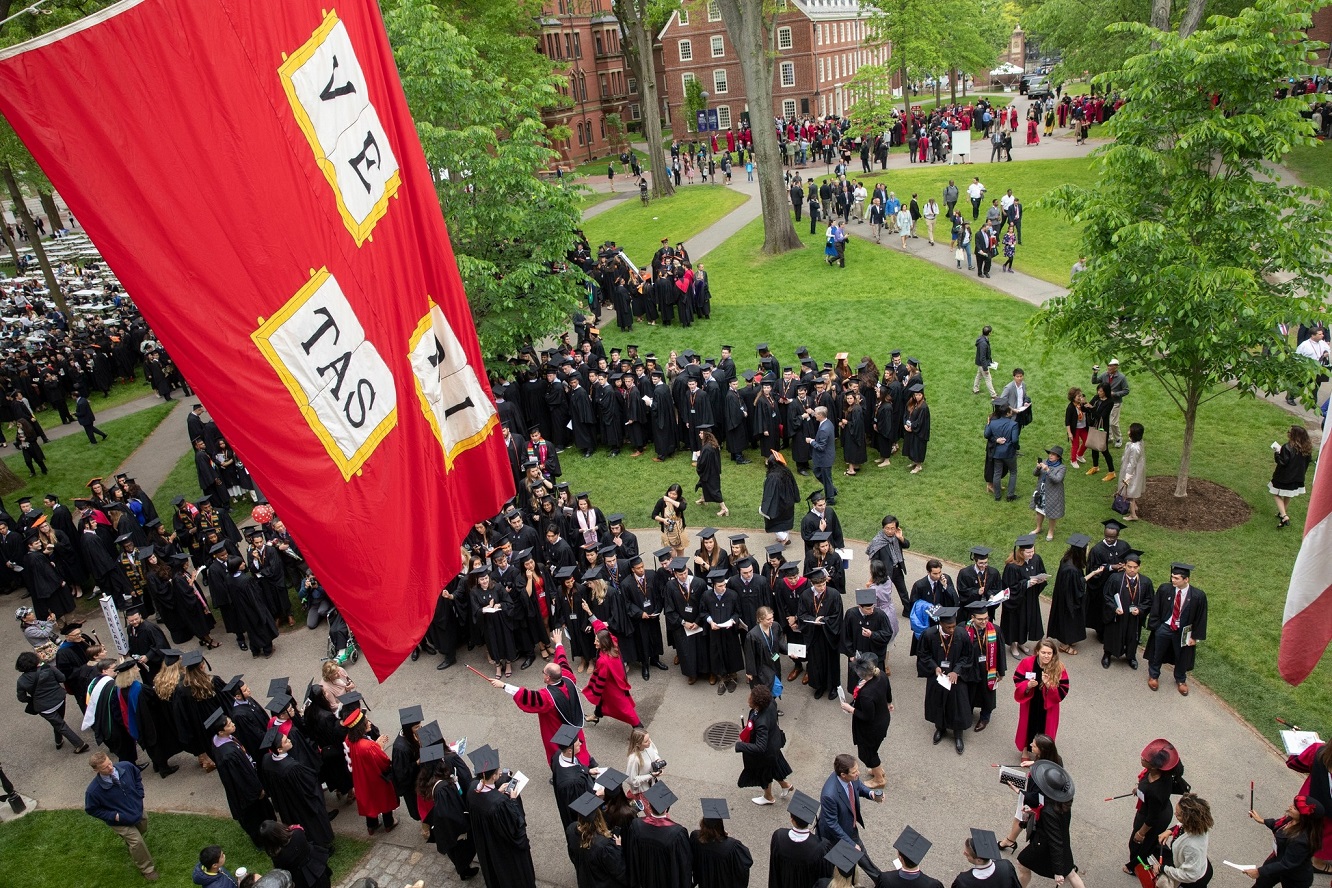 How many Romanian students are enrolled at Harvard: The message of the ...