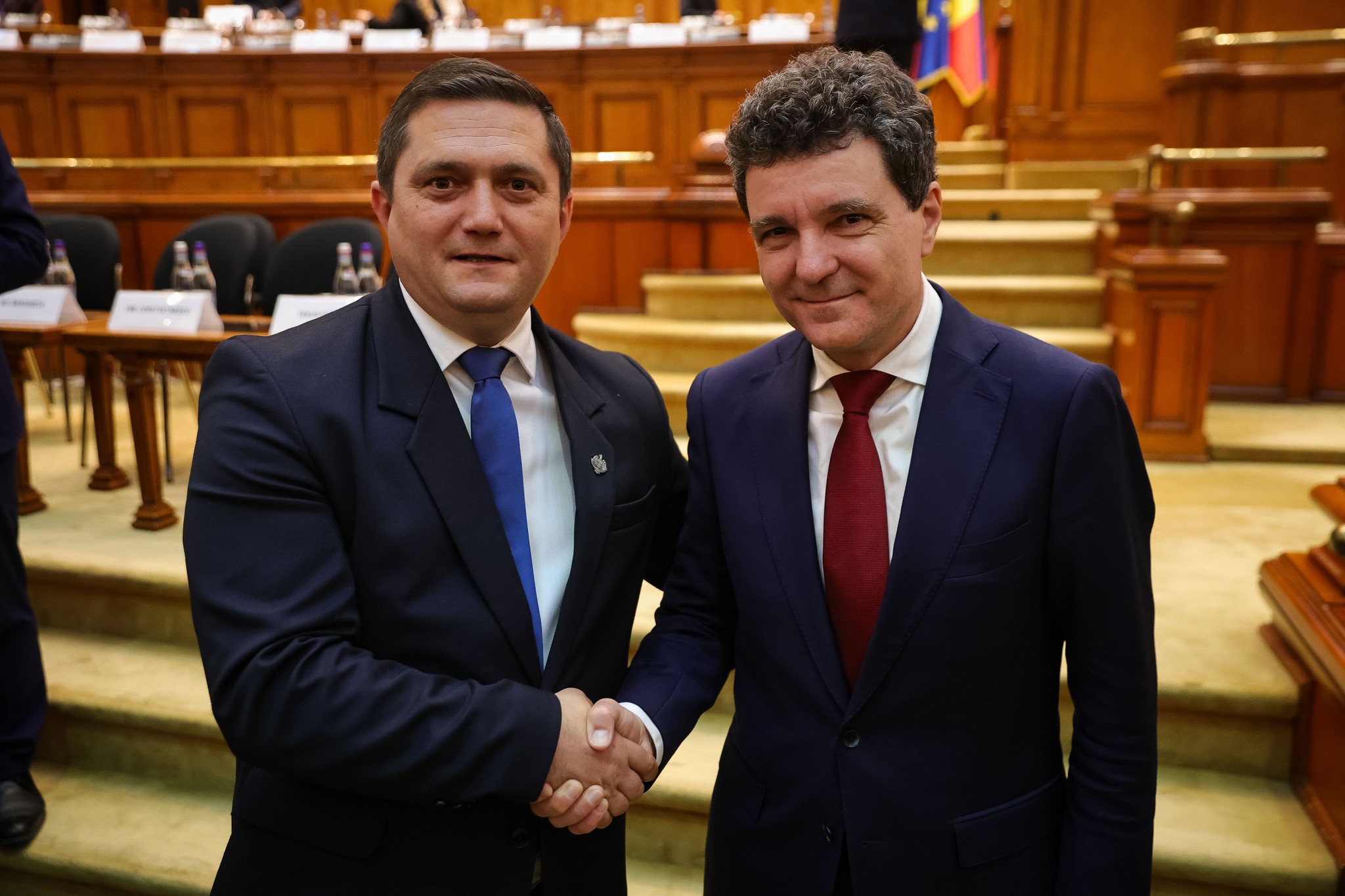 Capcană cu droguri pentru un senator USR? Pachet cu MMC găsit sub ...