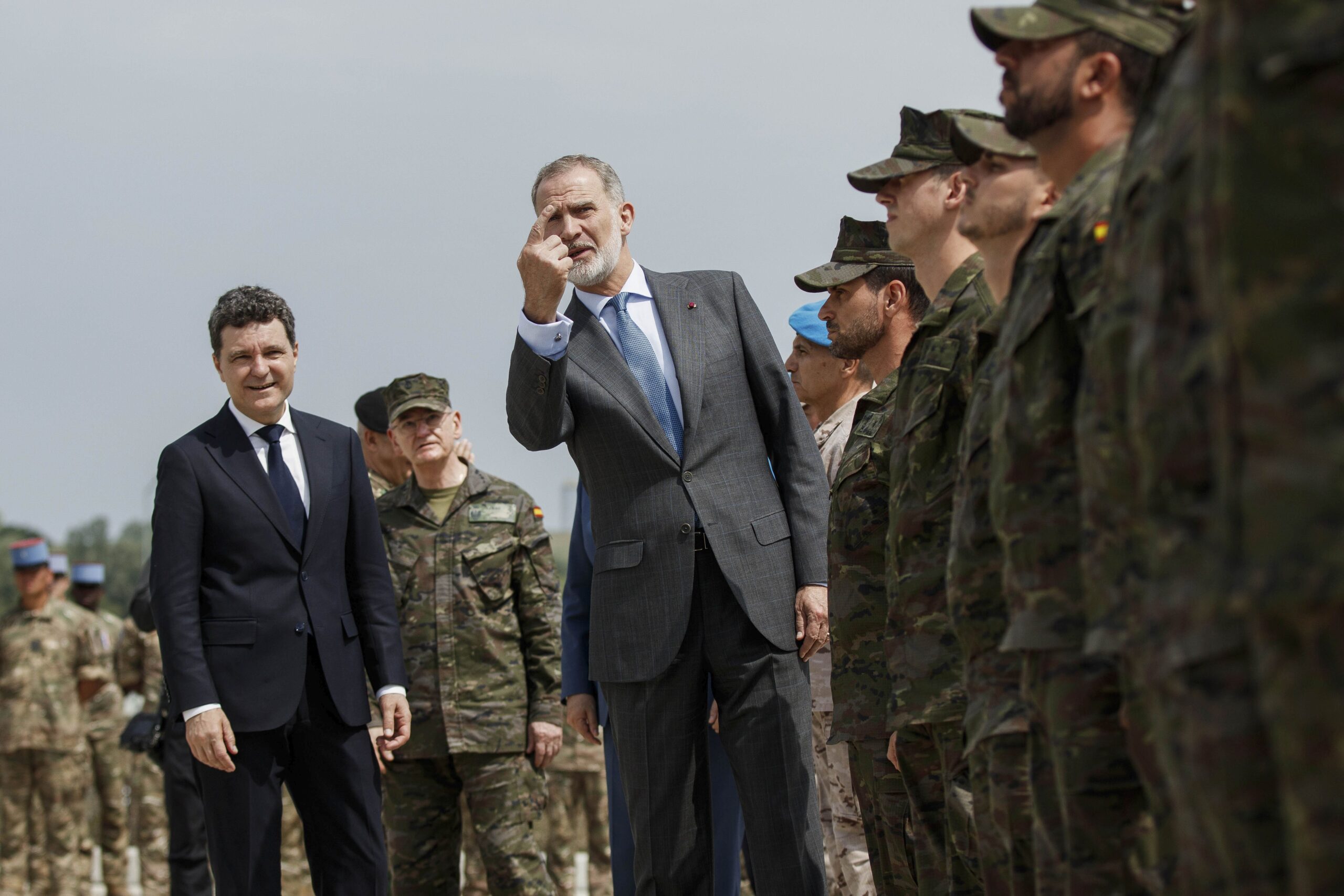 Regele Spaniei, primit la baza militară NATO de la Cincu. Ce i-a spus ...