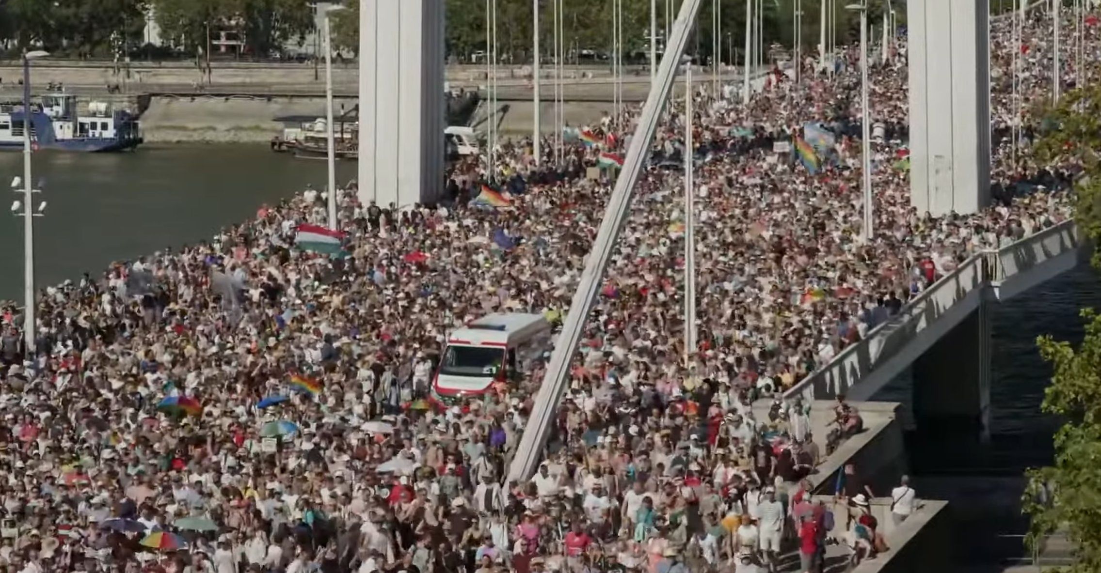 Participare uriașă la marșul Budapest Pride, după ce acesta a fost ...