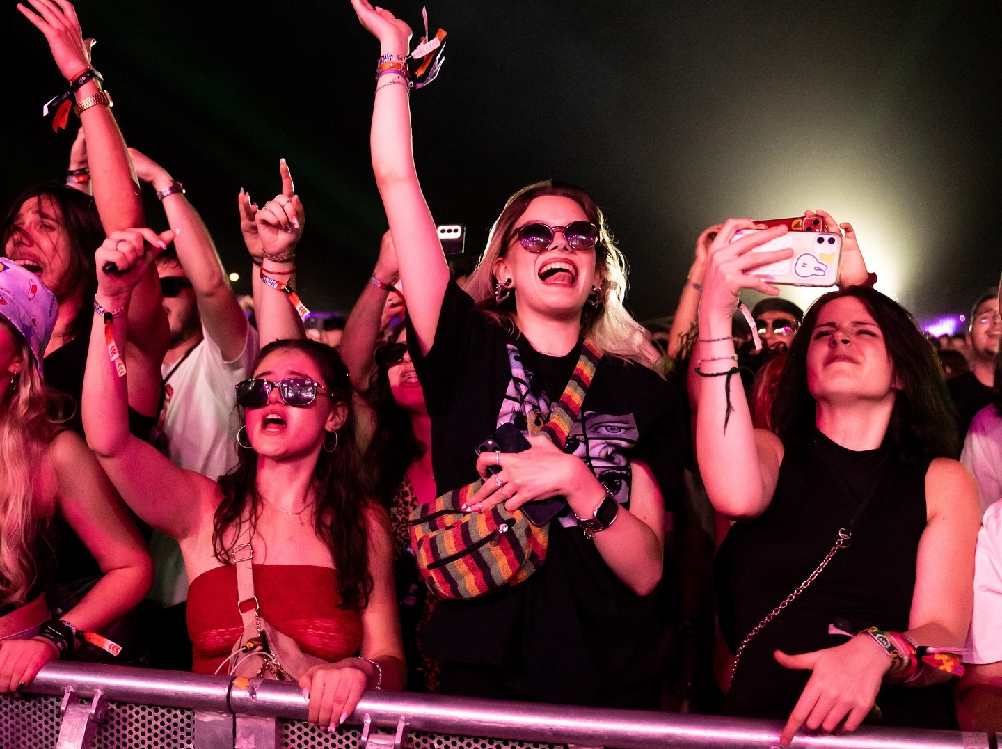 Tinerii au scandat „Ceaușescu, Ceaușescu!” la festivalul "Beach, Please ...