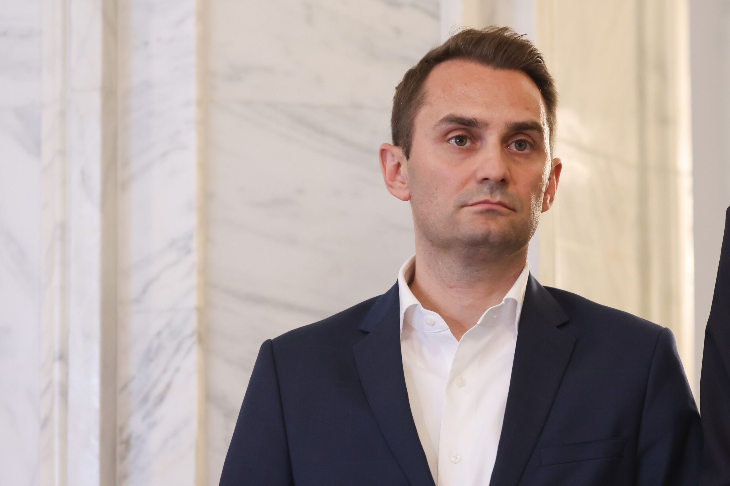 Restructurări la Guvern: Se desființează 40% din posturi. Fără mese organizate după ședințe ...