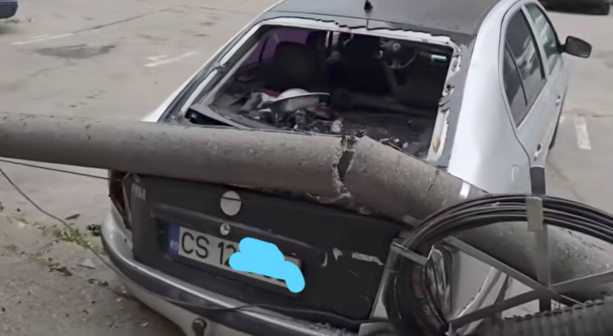 Furtuni violente mătură țara. Imagini incredibile de la un concert din ...