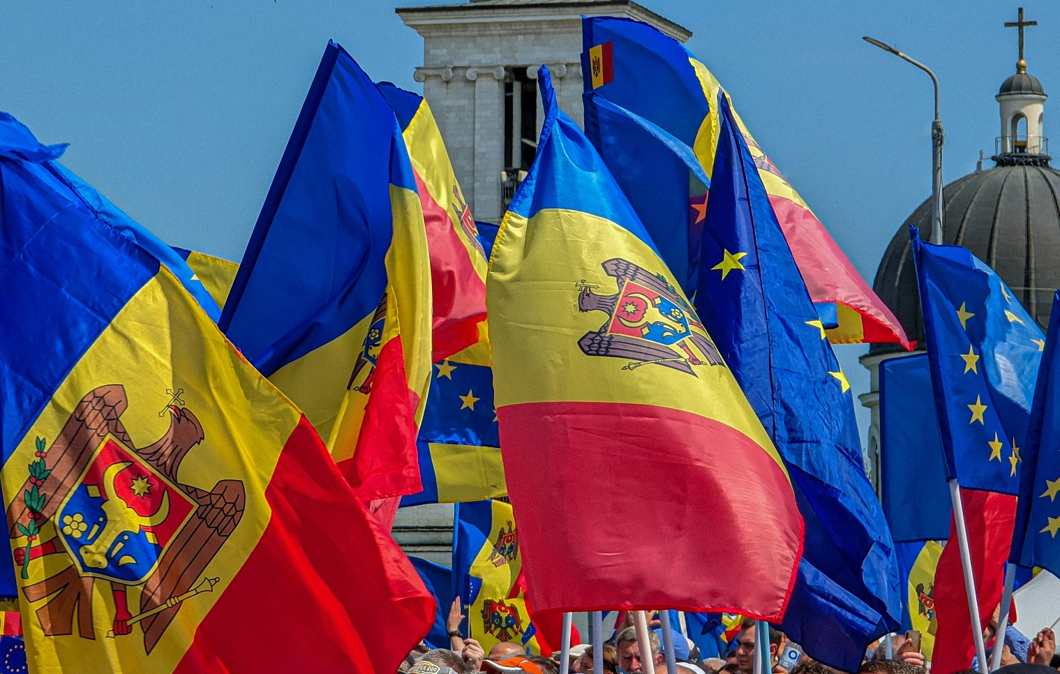 Doar o treime din locuitorii Republicii Moldova susțin unirea cu ...