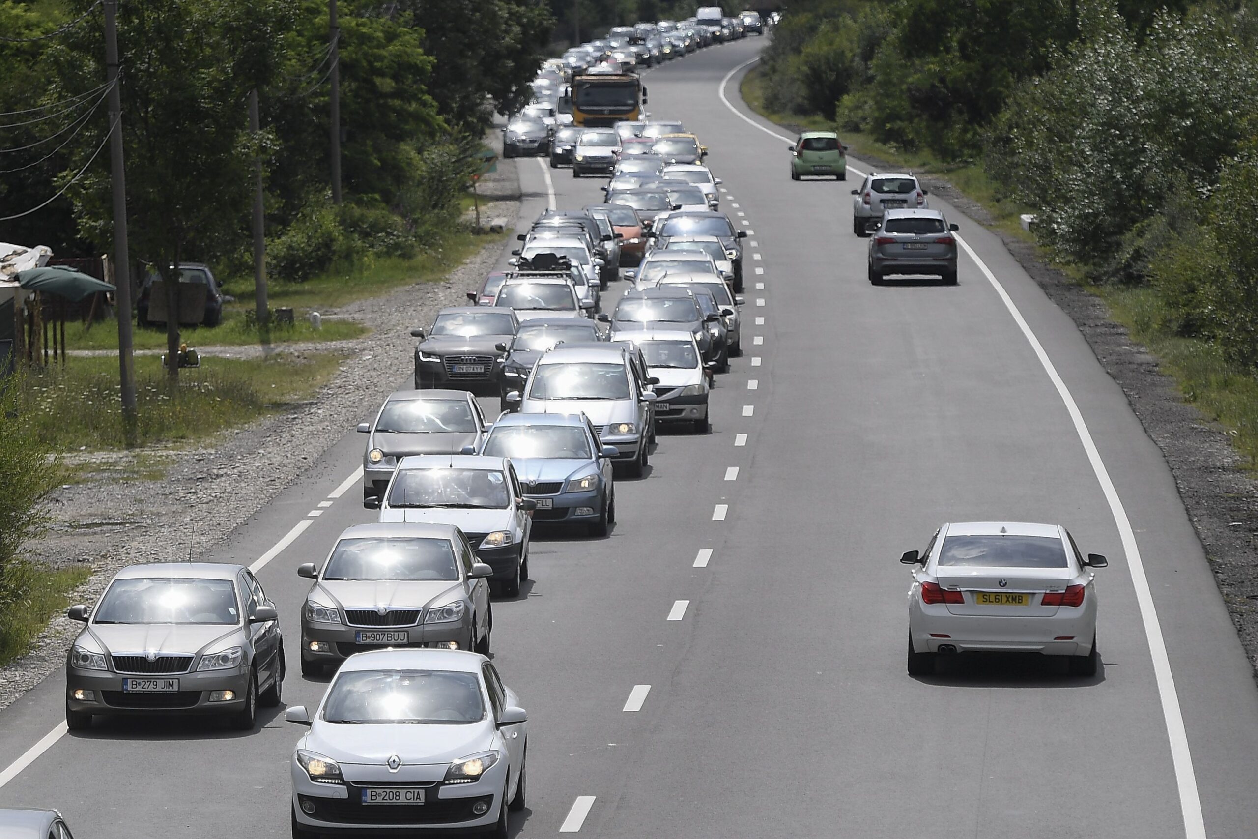 Aglomerație pe șosele: accident pe DN7, coloane de mașini pe DN1 spre ...