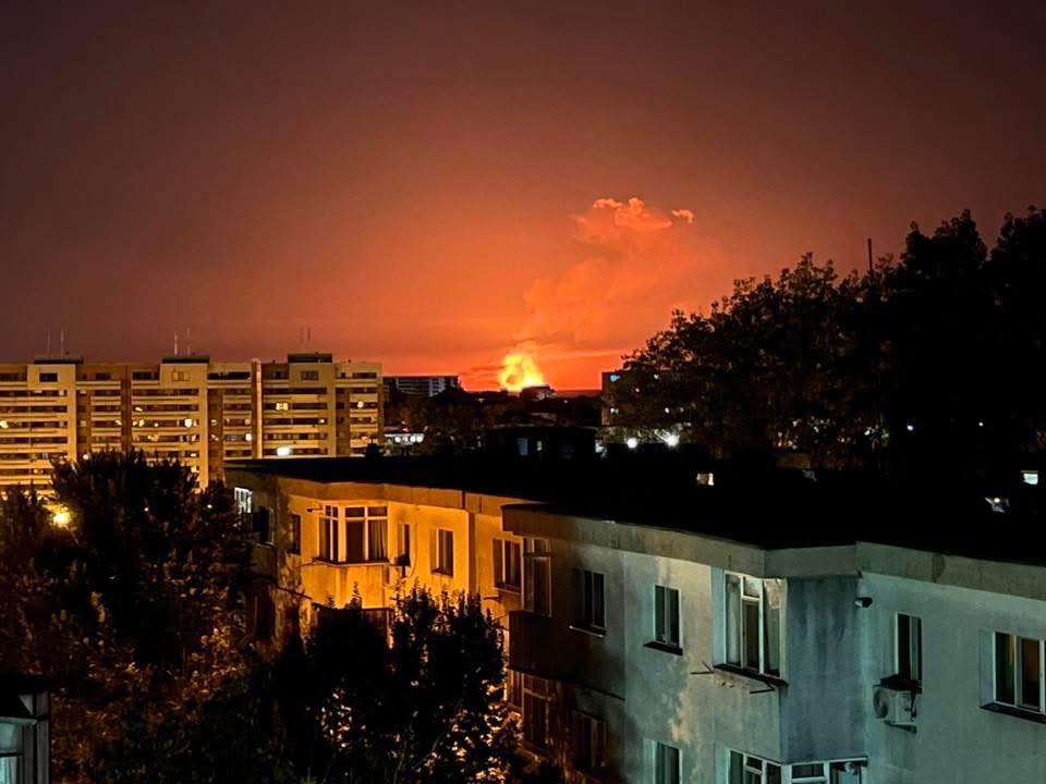 Atac puternic al rușilor la granița cu România. Avioane de luptă ridicate de la sol, flăcările ...