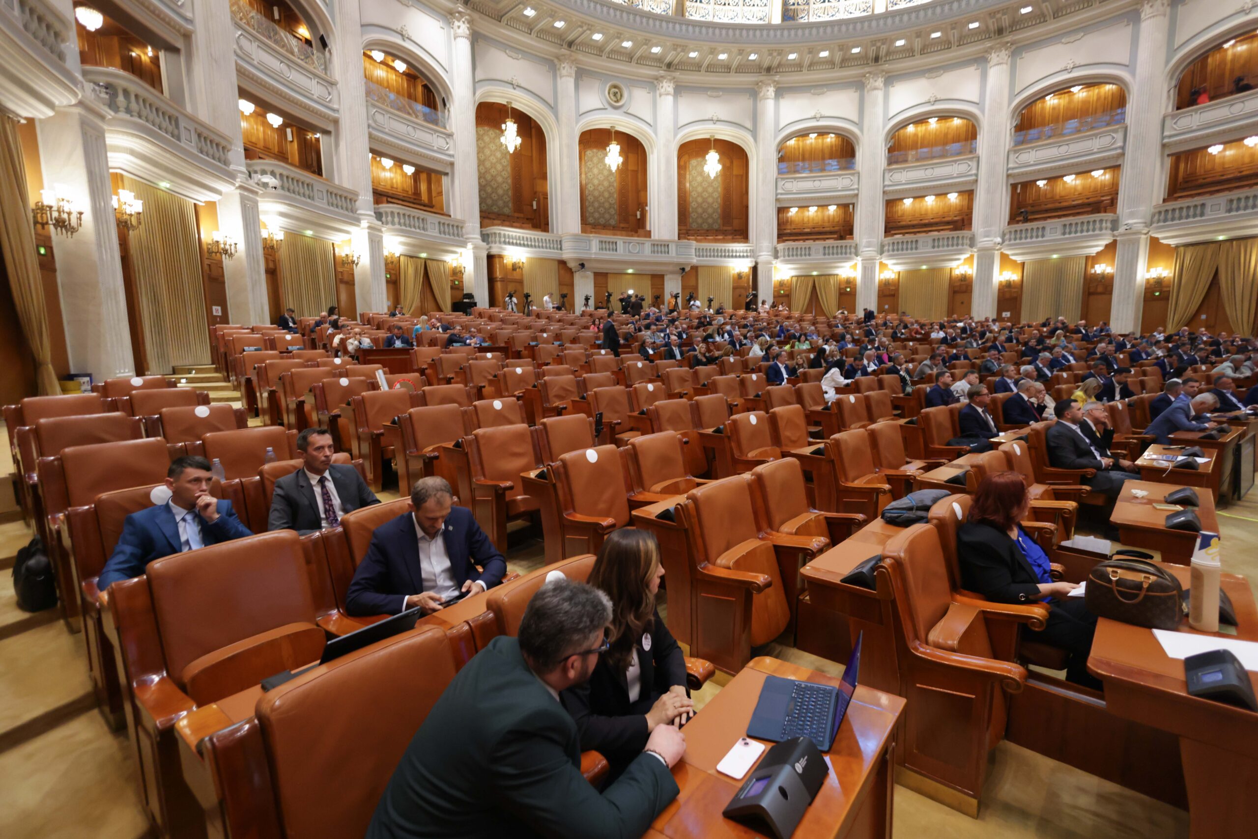 Control asupra lobby-ului: parlamentarii trebuie să anunțe toate ...