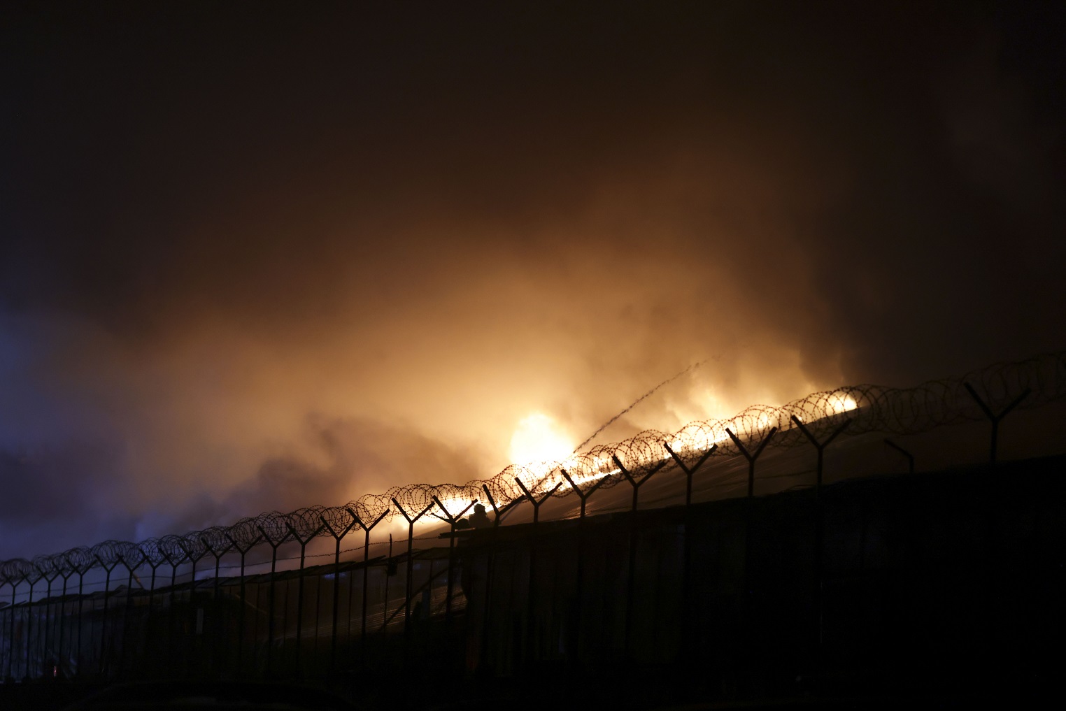 Incendiul din Pantelimon a fost stins după mai bine de 24 de ore ...