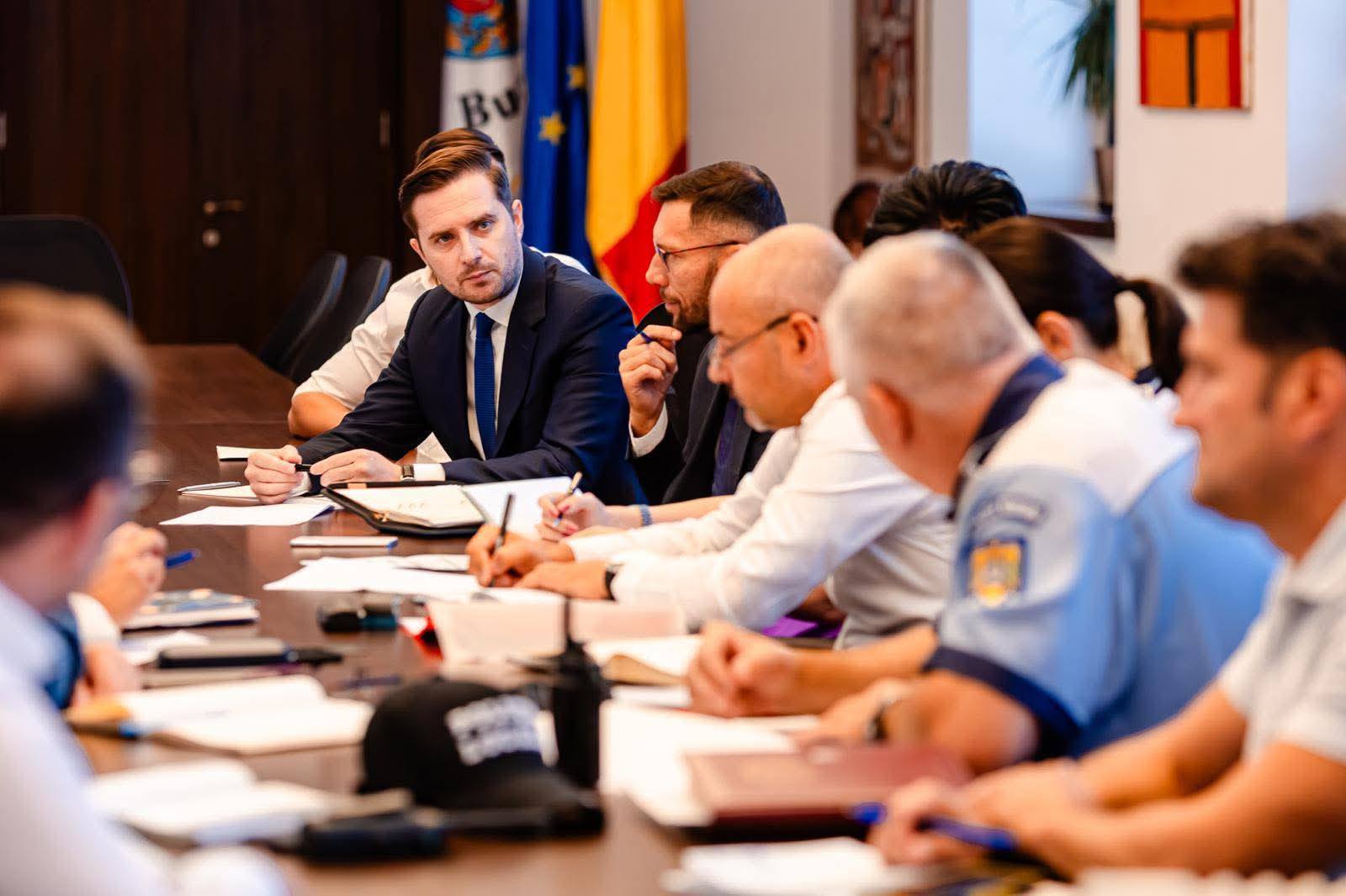 Bujduveanu vrea să scoată din trafic mașinile de gunoi și de ...