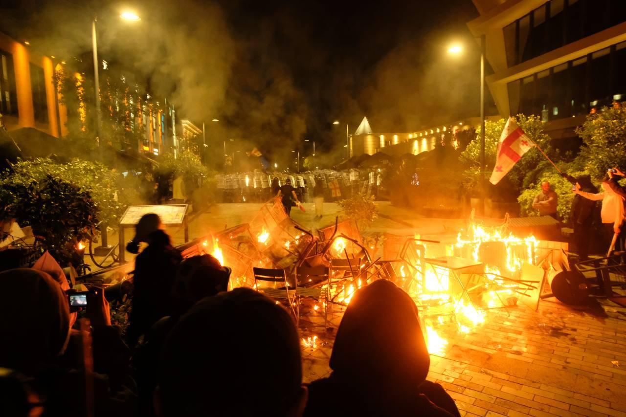 Violence in Georgia: Protesters attempted to enter the presidential ...