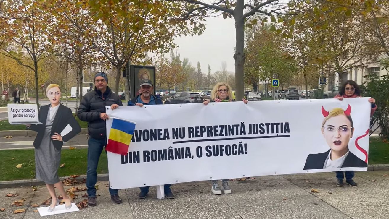 Protest la Înalta Curte pentru revocarea Liei Savonea. Judecător: De ...