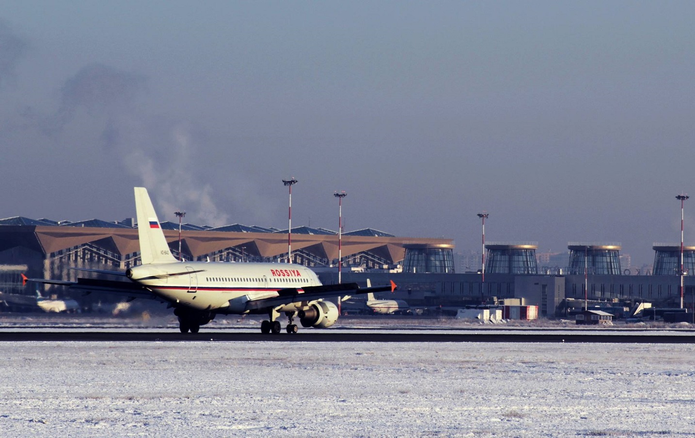 Emergency landing in Russia: Pieces of an airplane started falling ...