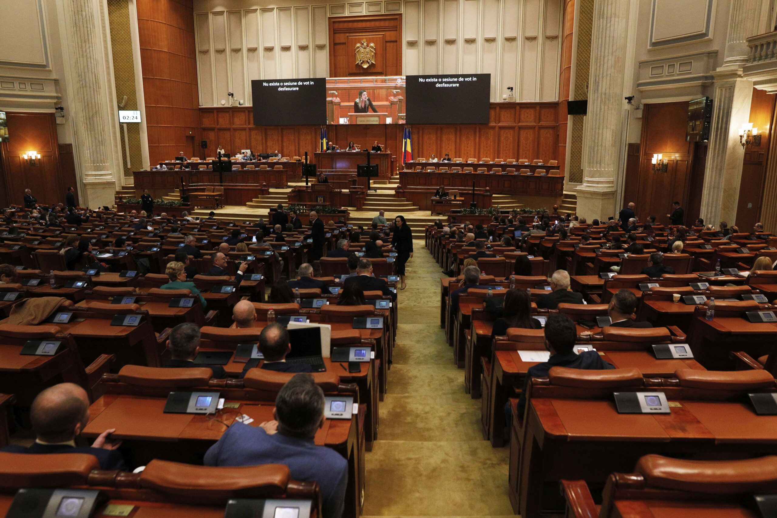 Moțiunea de cenzură a fost prezentată în Parlament. Dezbaterea și votul ...