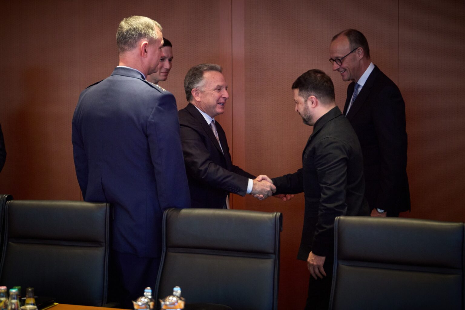 Ziua 1390 SUA și Ucraina, cinci ore de negocieri la Berlin. Rusia nu se ...