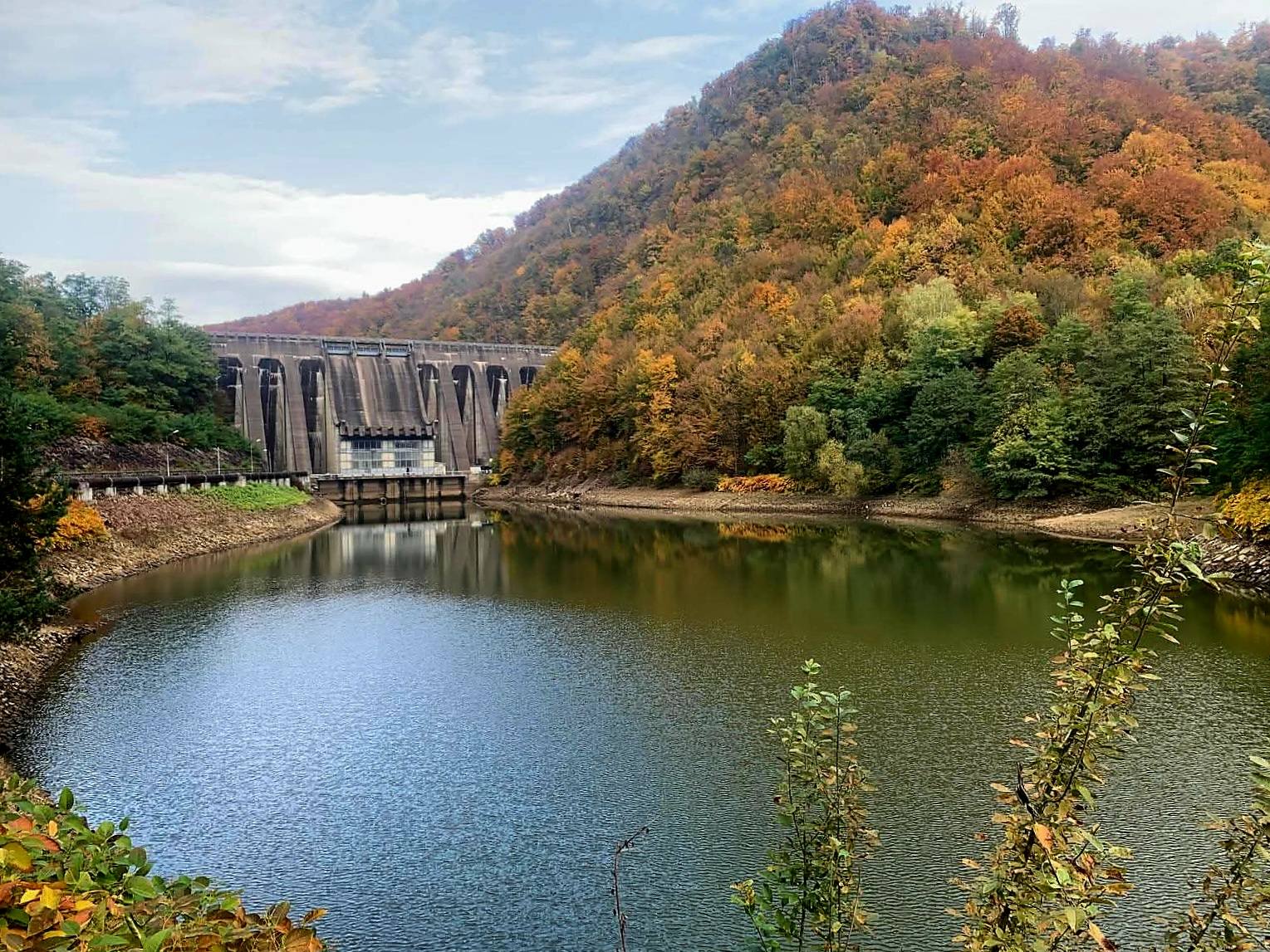 Apele Române: UE nu a cerut României demolarea barajelor sau golirea ...