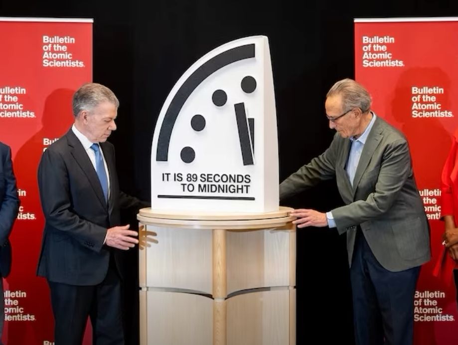 La 85 de secunde de o catastrofă globală. Ceasul Apocalipsei, mai ...