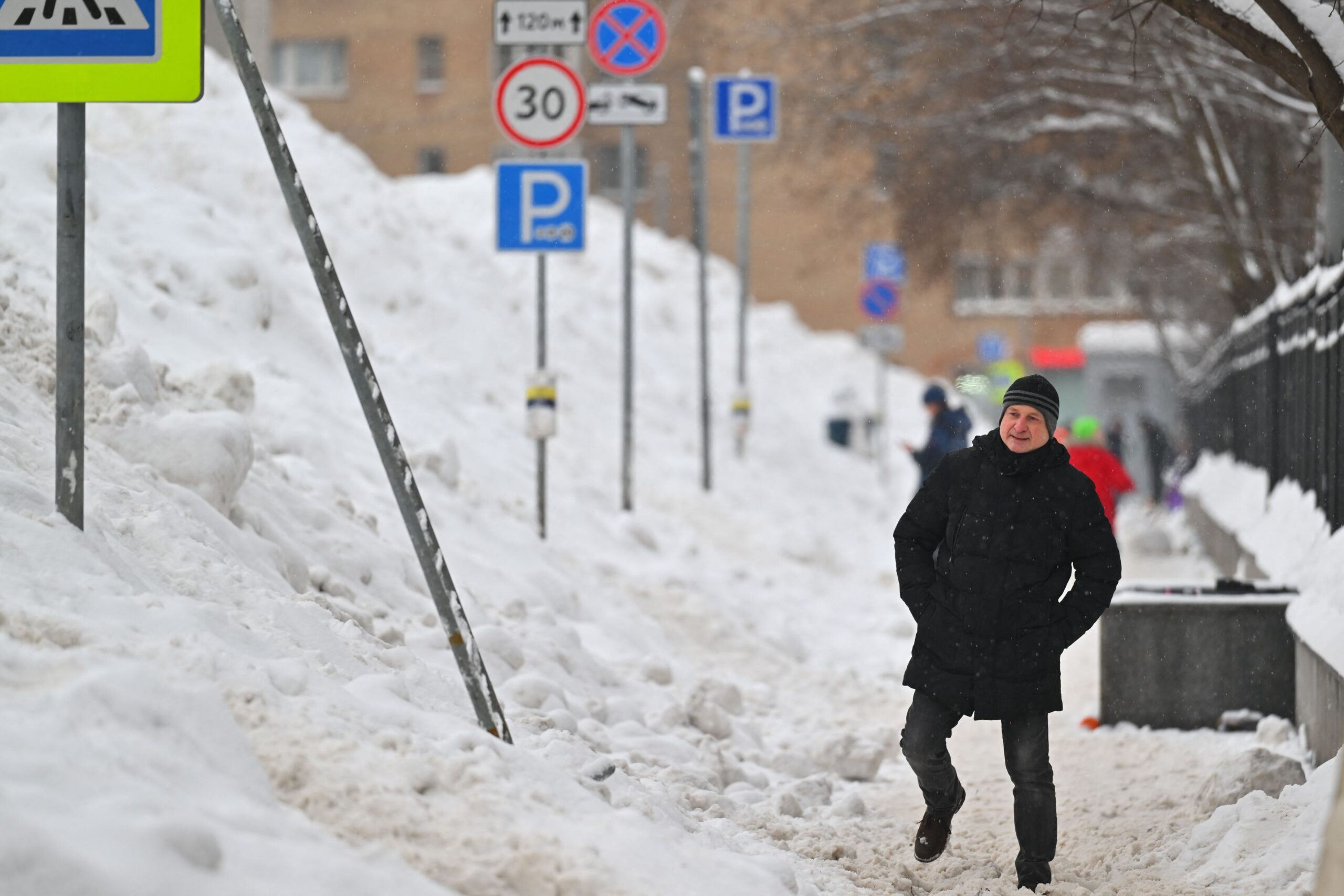 Stare de urgență într-o zonă din Rusia unde nămeții ajung până la ...