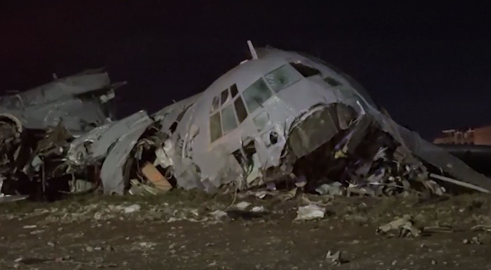 15 morți după ce un avion militar plin cu bani s-a prăbușit în Bolivia ...