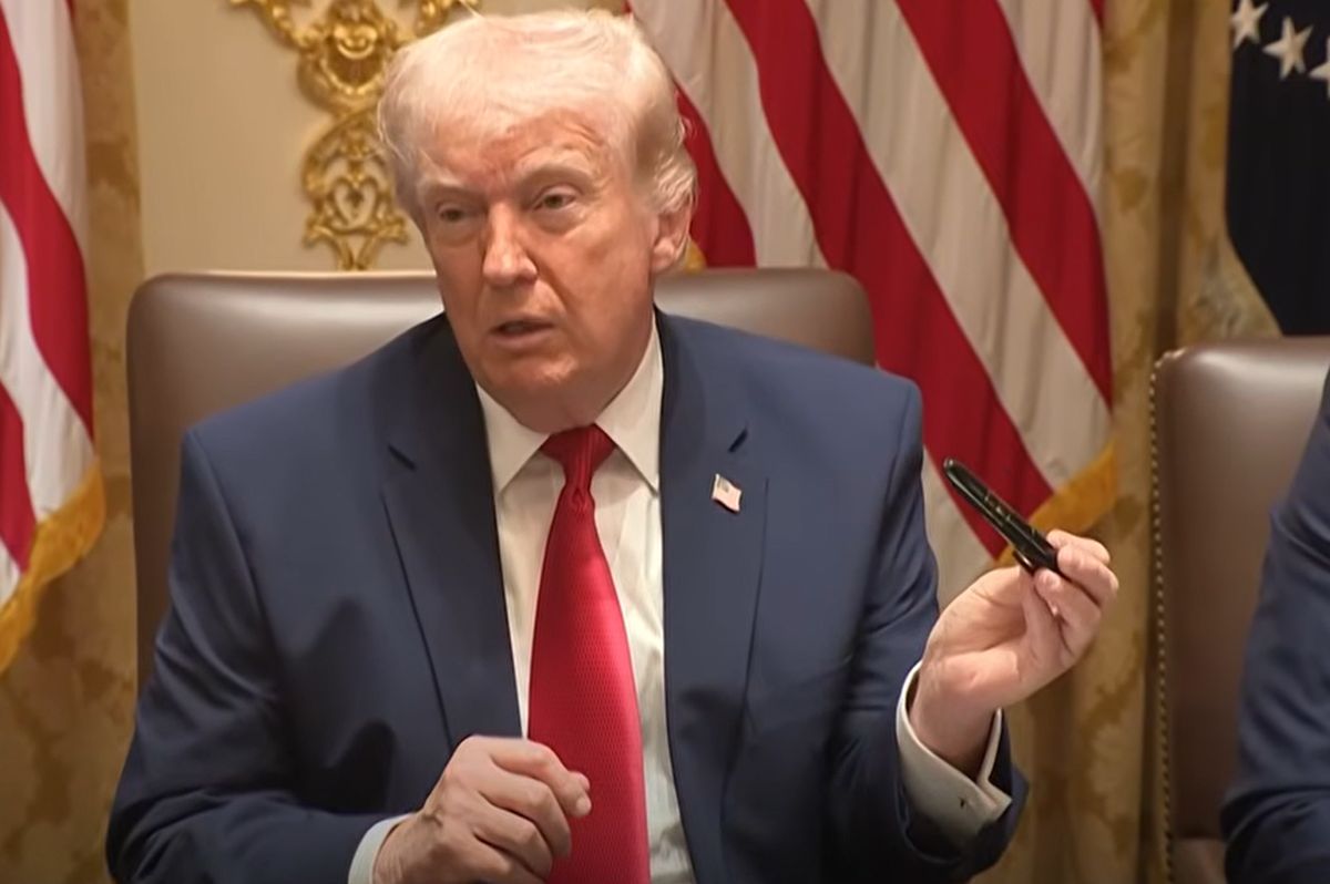 Trump interrupts serious Cabinet talks with story about Sharpie markers ...